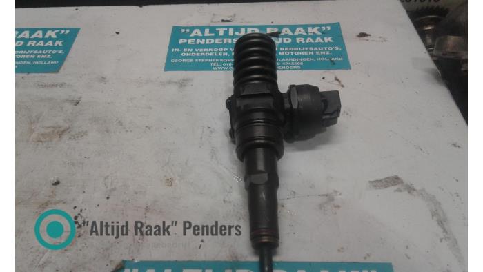 Used Volkswagen Transporter T5 2.5 TDi Injector (diesel) - 070130073N ...