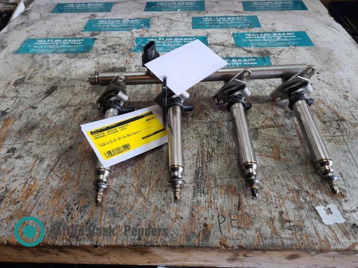 Injector (petrol injection) Mercedes A 2.0 A-45 AMG Turbo 16V 4-Matic ...