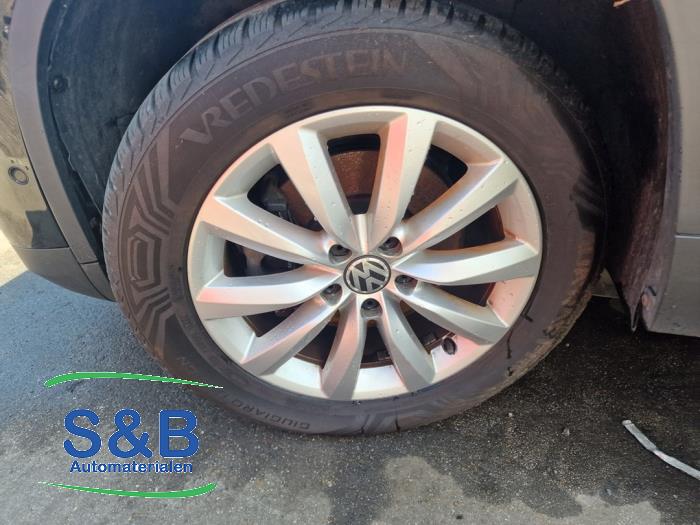 Sport rims set + tires Volkswagen Tiguan 2.0 TDI 16V - 5N0601025AH ...