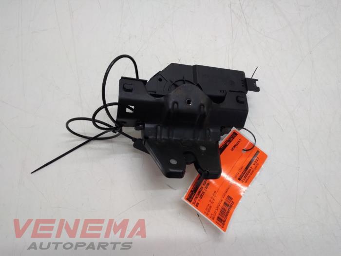 Boot lid lock mechanism BMW 1 serie 118i 16V - 51247840617