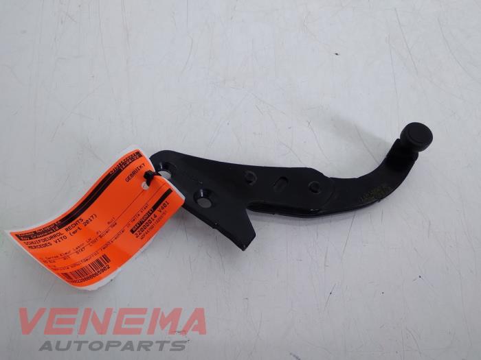 Sliding door roller, right Mercedes Vito 1.6 111 CDI 16V 9147 - A4477600147