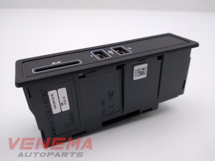 Connexion USB Mercedes C C-200 2.0 CGI 16V - A2058200226 MERCEDES