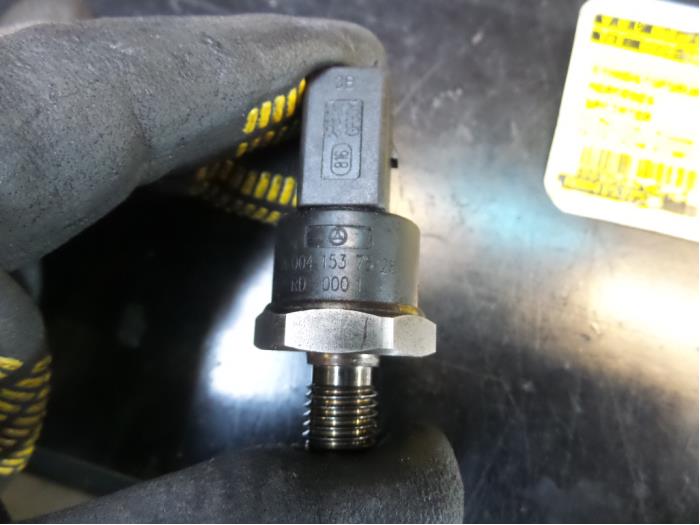 Fuel pressure sensor Mercedes Sprinter 2t 208 CDI 16V - A0041537528 ...