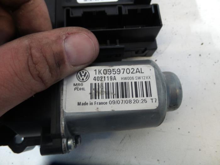 Door window motor Volkswagen Golf V 1.9 TDI - 1K0959792K BOSCH