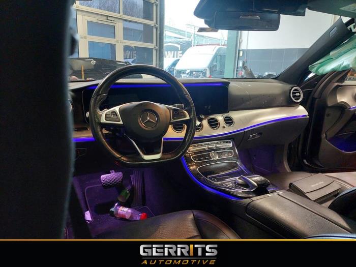Middle console Mercedes E E-350d 3.0 V6 24V - A2136802403