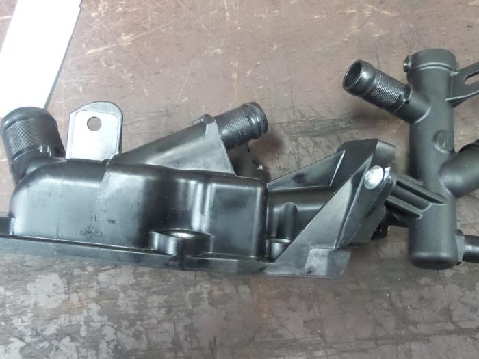 Boîtier thermostat Dacia Lodgy 1.2 TCE 16V - 110608635R H5F408
