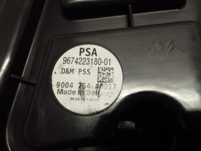 Subwoofer Citroen DS5 1.6 16V THP 200 - 967422318001 DENON