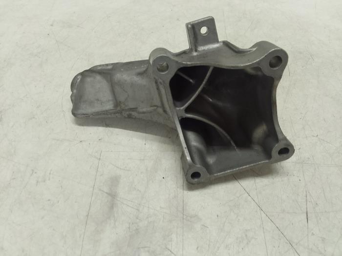 Engine mount Mercedes GLE 300d EQ Boost 2.0 Turbo 16V 4-Matic ...