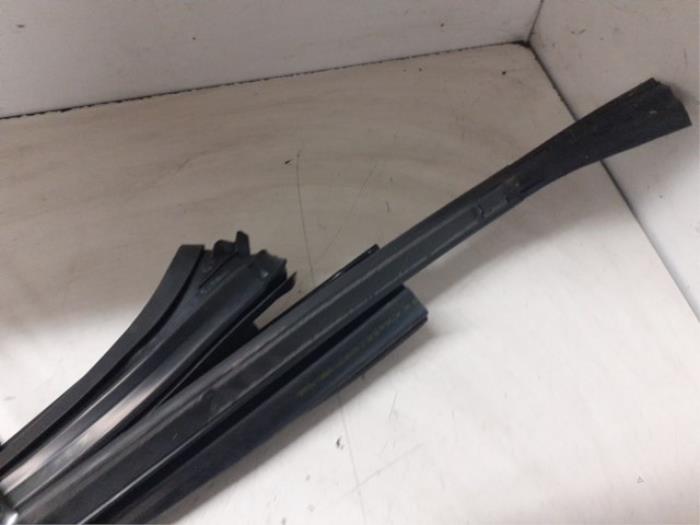 Door seal 2-door, right Mercedes Vito 2.2 114 CDI 16V - A4477200364