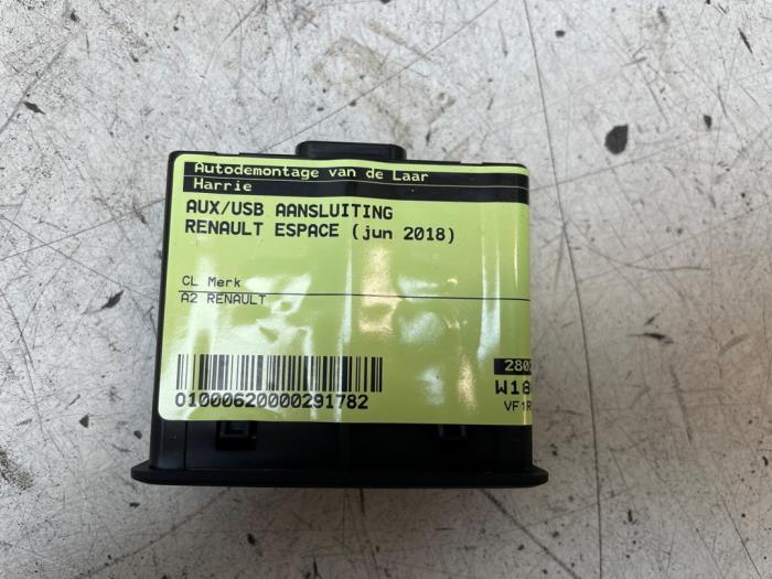 AUX / USB-Anschluss Renault Espace 1.8 Energy Tce 225 - 280237850R RENAULT