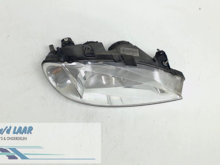 Renault Megane Break Phares droit stock | ProxyParts.fr