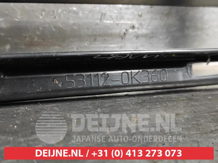 Stötfångargrill Toyota Hilux V/VI 2.8 D4D-F 16V 4x4 - 531120K360