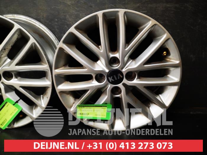 Set of wheels - Alloy KIA - V.Deijne Jap.Auto-onderdelen BV