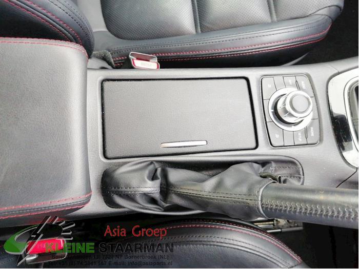 Mazda 6. Consoles centrales stock | ProxyParts.fr