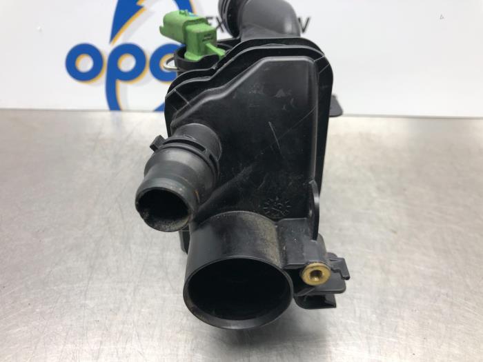 Thermostat housing Peugeot 308 SW 1.2 12V e-THP PureTech 110 - 9807198480 HN01