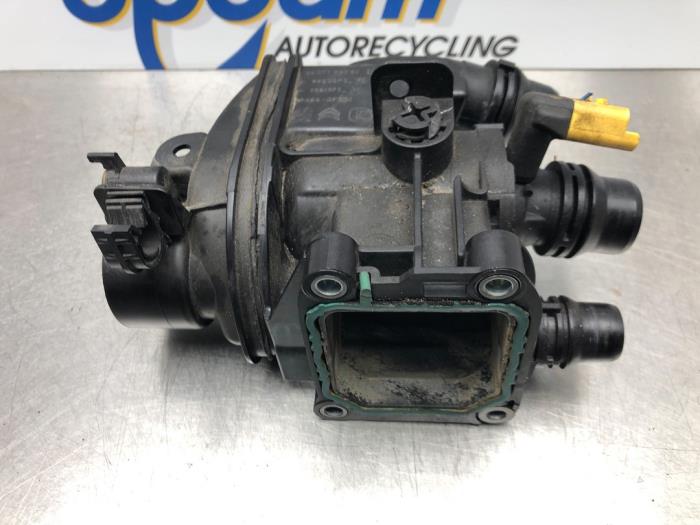 Thermostat housing Peugeot 308 SW 1.2 12V e-THP PureTech 110 - 9807198480 HN01