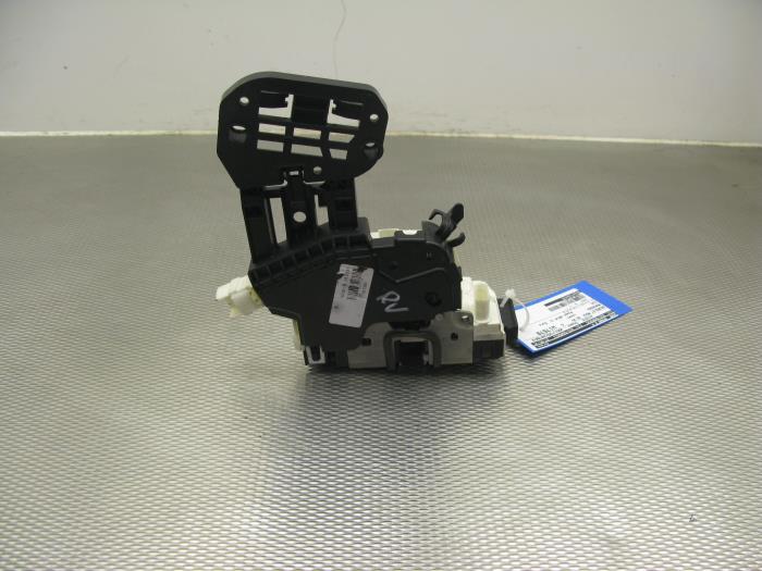 Front door lock mechanism 4-door, right Mercedes CLA 2.0 AMG CLA-45 ...