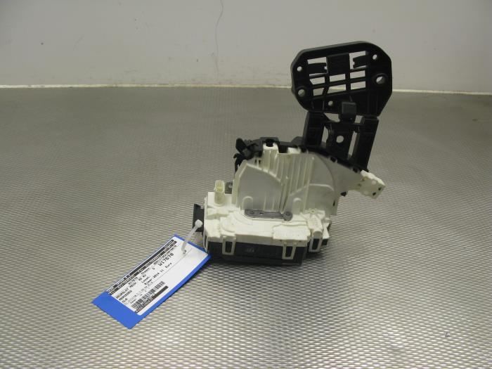 Front door lock mechanism 4-door, right Mercedes CLA 2.0 AMG CLA-45 ...