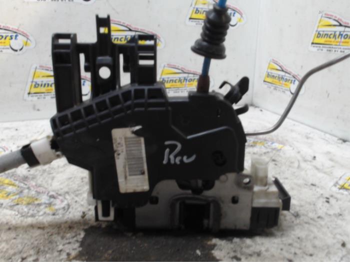 Front door lock mechanism 4-door, right Mercedes GLA AMG 2.0 45 AMG ...