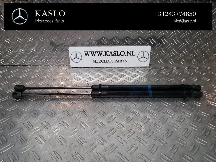 Sets of tailgate gas struts with part number A2469800664 stock