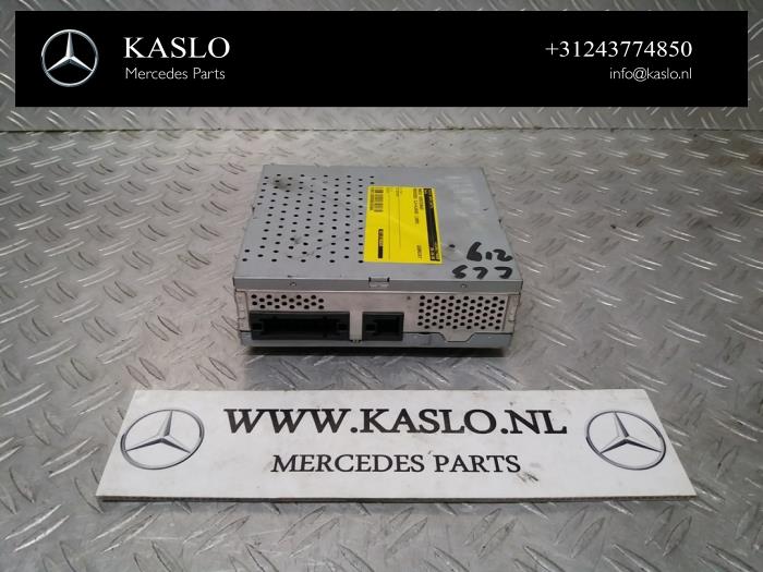 Radio amplifier Mercedes CLS 320 CDI 24V - 2118706689 BECKER