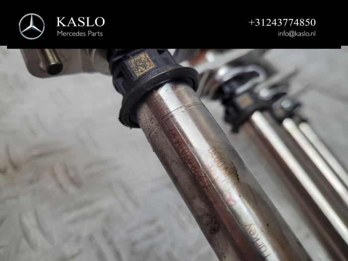 Fuel injector nozzle Mercedes B 1.6 B-180 BlueEFFICIENCY Turbo 16V ...