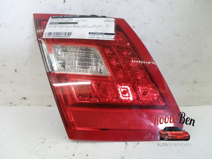 Luces traseras izquierda con número de artículo 2129060158 stock