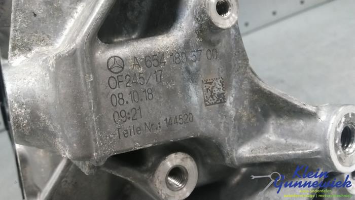 Oil filter housing Mercedes C-Klasse - A6541805700 654920