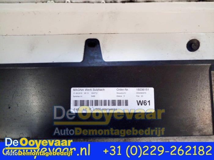 Side skirt, right BMW X1 sDrive 18i 1.5 12V TwinPower 300 - 51777332328