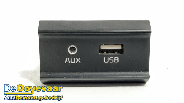 Kia Picanto Connexions USB stock | ProxyParts.fr
