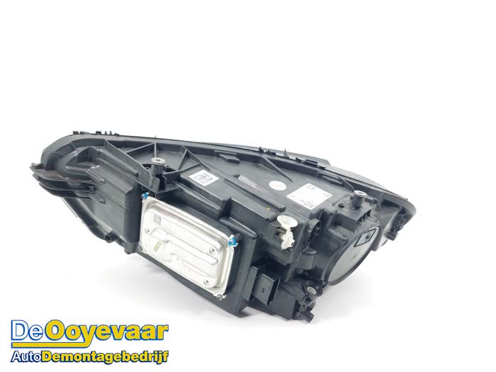 Headlight, right Mercedes CLA Shooting Brake 1.3 CLA-180 Turbo 16V ...