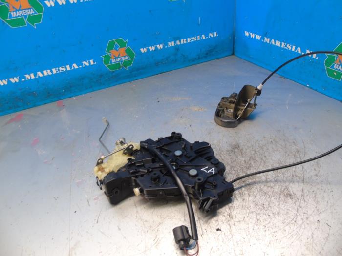 Mecanismos de cerradura de puerta corredera izquierda con número de artículo 2K0843653 stock