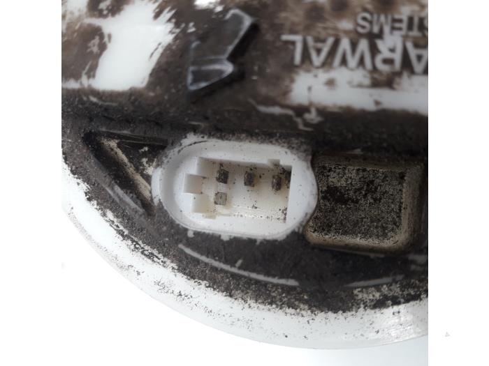 Pompe carburant électrique Renault Clio II 1.2 16V - 8200057324 D4F712 ...
