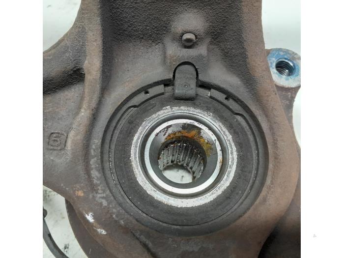 Front wheel hub Citroen C3 Pluriel 1.6 16V - 1607557480