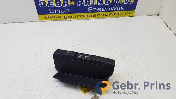 Kia Picanto Connexions USB stock | ProxyParts.fr