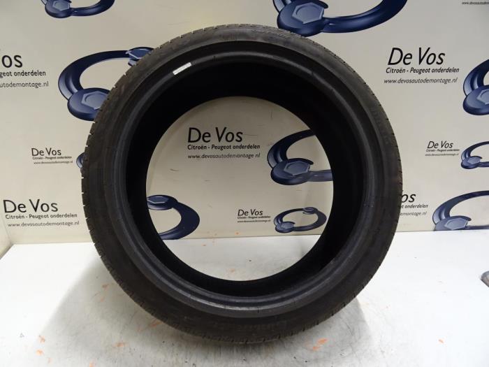 Tyre with tyre size 235/40/19 - PIRELLI