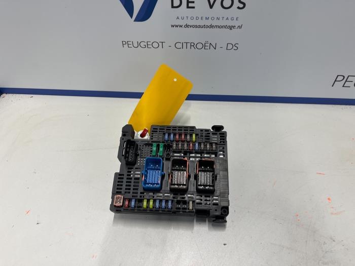 Boîtes à fusibles avec numéro d'article 9810296380 stock