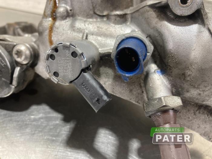 Oil filter housing Volkswagen Golf VII 2.0 GTI 16V Performance Package ...