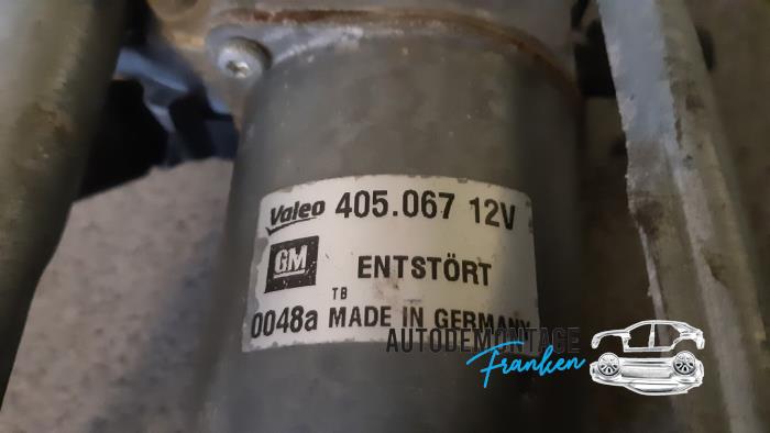 Wiper motor + mechanism Opel Corsa D 1.2 16V - 1318234 VALEO