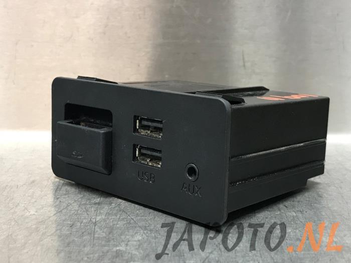 Mazda CX-5 Modules USB stock | ProxyParts.fr