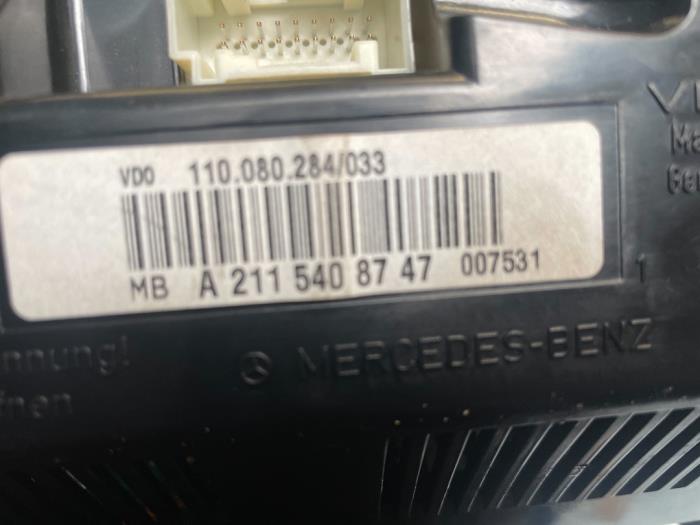 Instrument panel Mercedes E Combi 3.2 E-320 CDI 24V - A2115408747