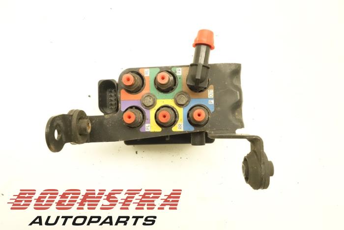 Ventilblock hydraulisch Porsche Panamera 4.8 V8 32V 4S - 97035815302 M4840