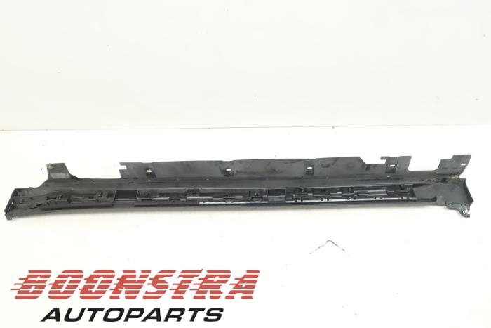 Side skirt, right BMW X1 xDrive 25e 1.5 12V TwinPower Turbo A96 ...