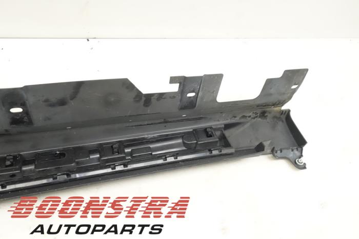 Side skirt, right BMW X1 xDrive 25e 1.5 12V TwinPower Turbo A96 ...