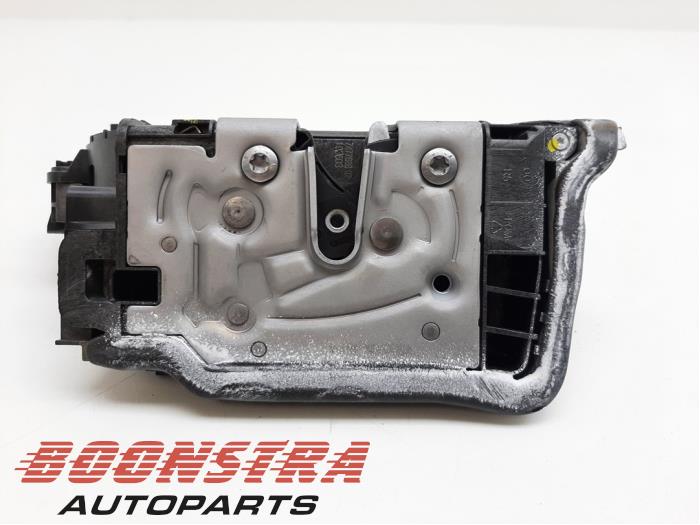 Front door lock mechanism 4-door, right BMW 6 serie Gran Turismo 620d ...