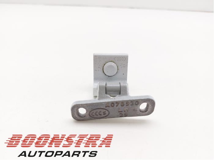 Tailgate hinge Porsche Cayenne III 3.0 V6 Turbo 24V E-Hybrid - 95882729900
