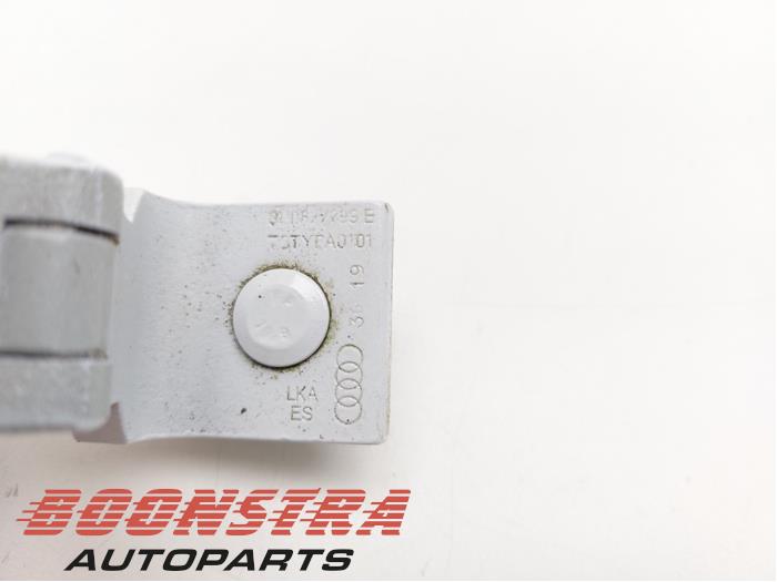 Tailgate hinge Porsche Cayenne III 3.0 V6 Turbo 24V E-Hybrid - 95882729900