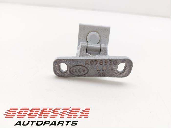 Tailgate hinge Porsche Cayenne III 3.0 V6 Turbo 24V E-Hybrid - 95882729900