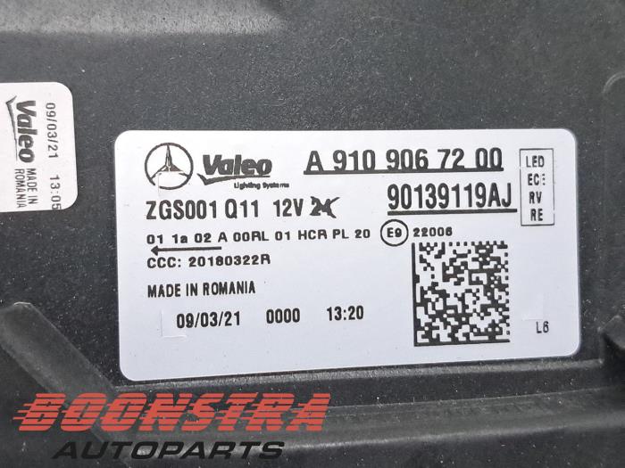 Headlight, right Mercedes Sprinter - A9109067200 VALEO