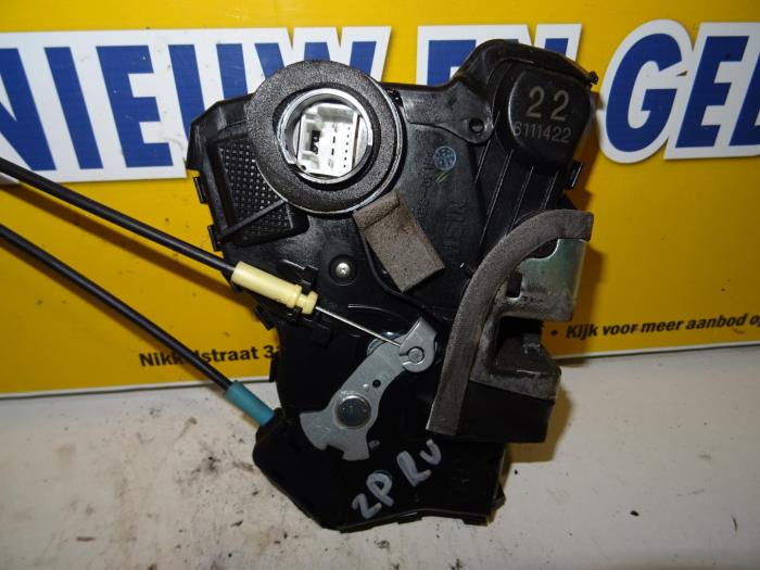 Front door lock mechanism 4-door, right Daihatsu Sirion 2 1.0 12V DVVT
